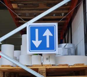 Lagerschilder und Wegweiser für Ihr Lager | ONE2ID